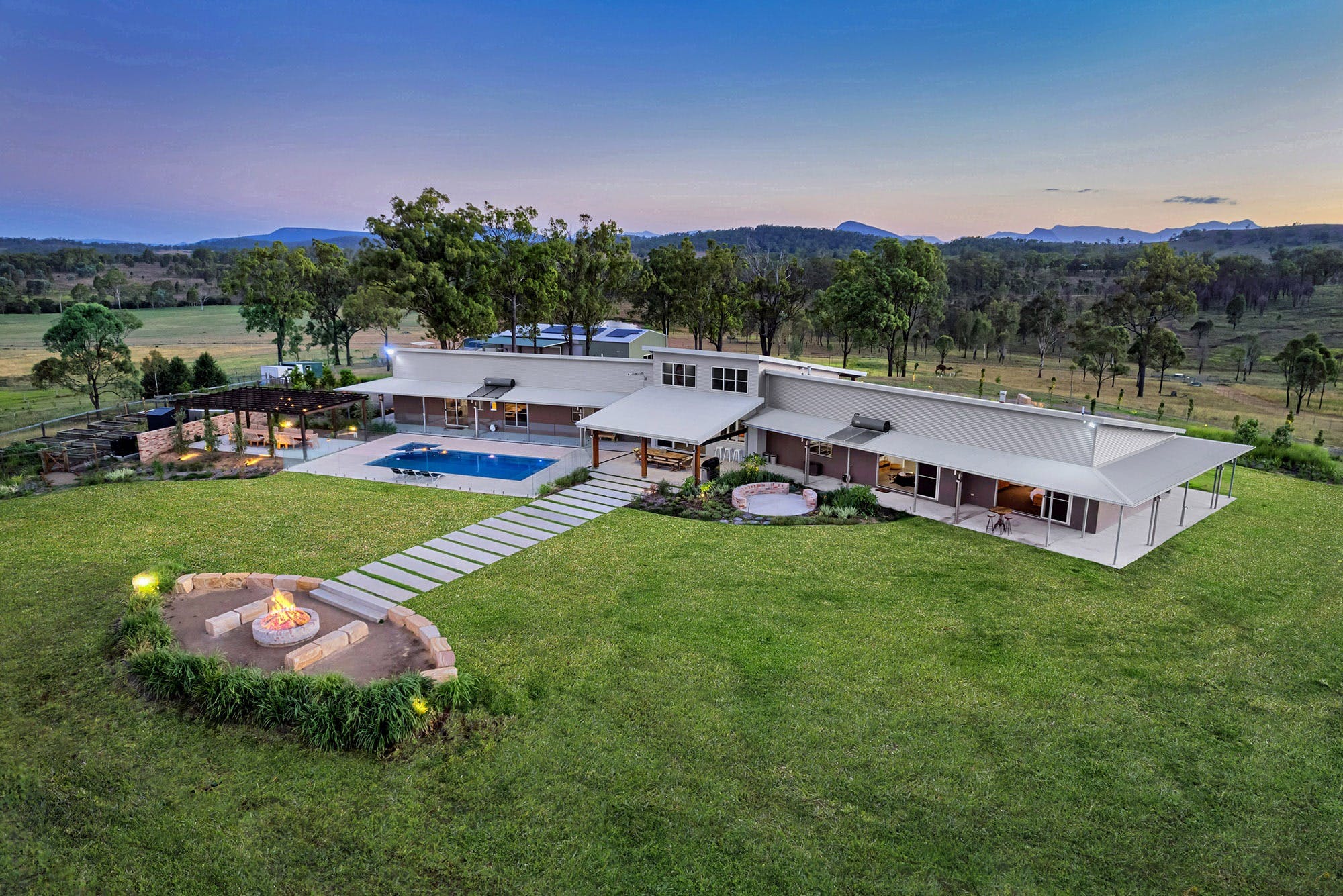 Skyline Farmhouse - Scenic Rim